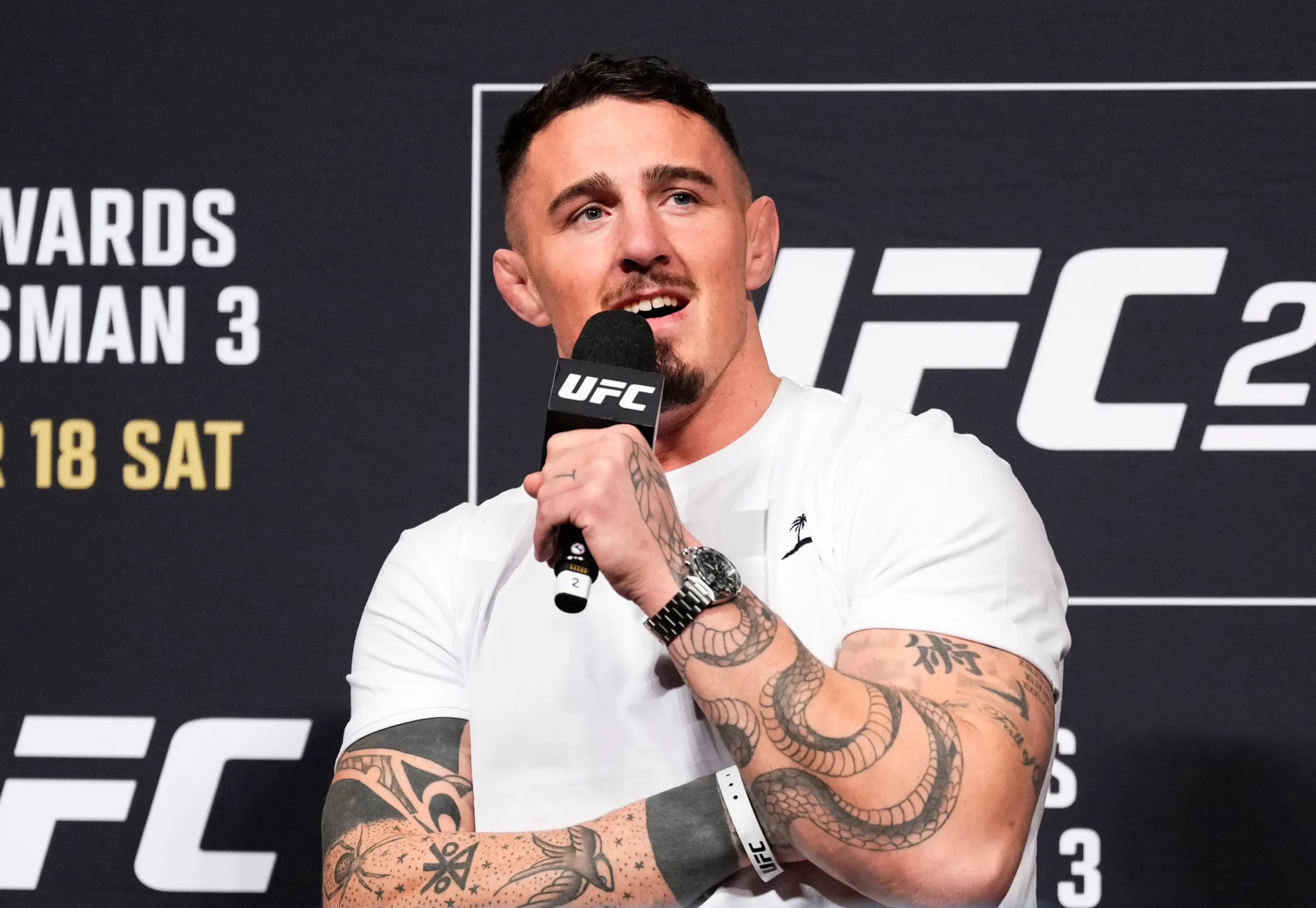 Offizieller Status von Alex Pereira für Tom Aspinall vom Team des UFC ...